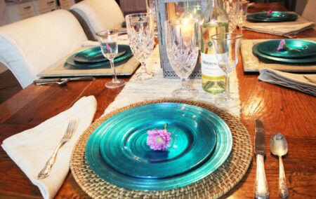 Turquoise Table Setting Perfect For Spring Dinner