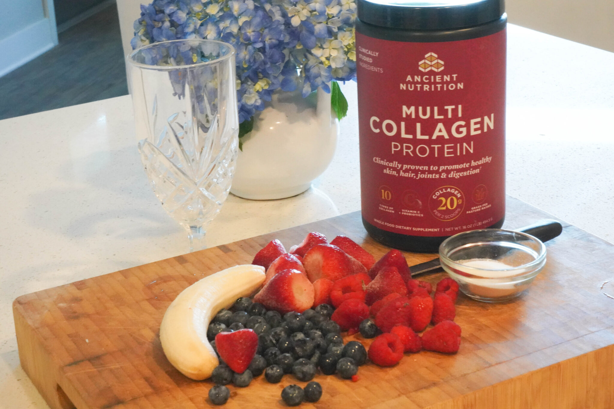 Collagen Smoothie With Bananas And Berries